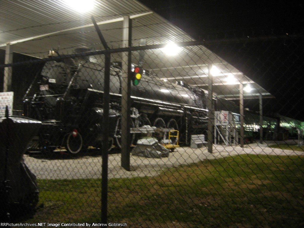 SLSF 4524, CNW 2, BN 976100 & 10768